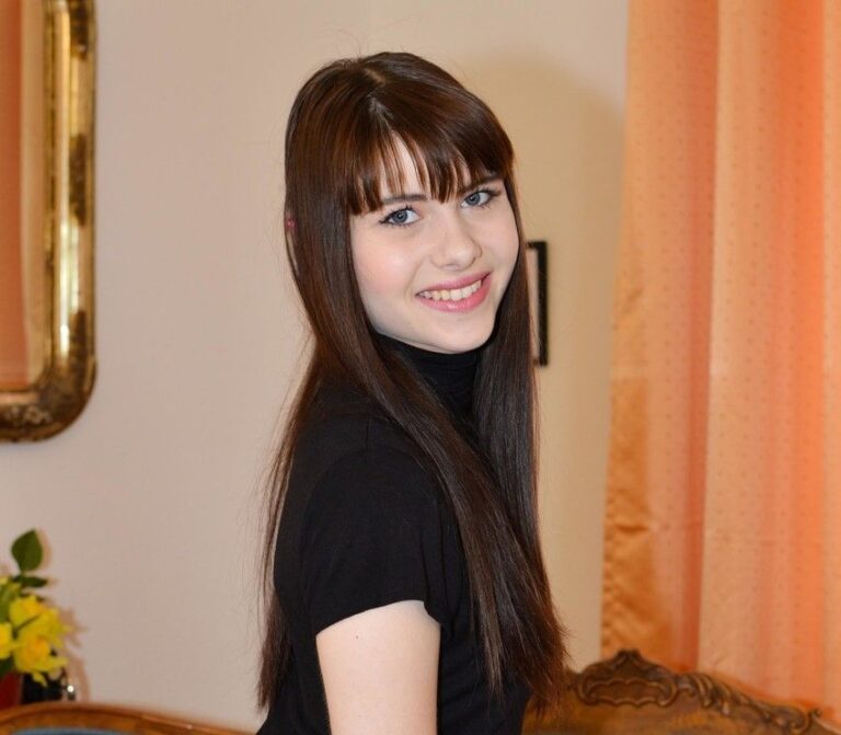 Luna Rival Biography/Wiki, Age, Height, Career, Photos & More