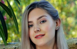 Eva Elfie Biography/Wiki, Age, Height, Photos & More