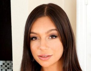 April Olsen Biography/Wiki, Age, Height, Career, Photos & More