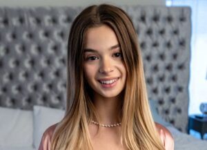 Molly Little Biography/Wiki, Career, Photos & More