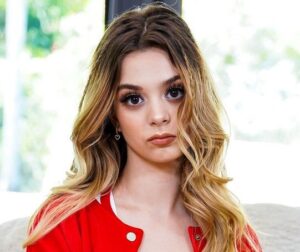 Molly Little Biography/Wiki, Career, Photos & More