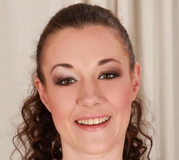 Lia Raw Biography/Wiki, Age, Height, Career, Photos & More